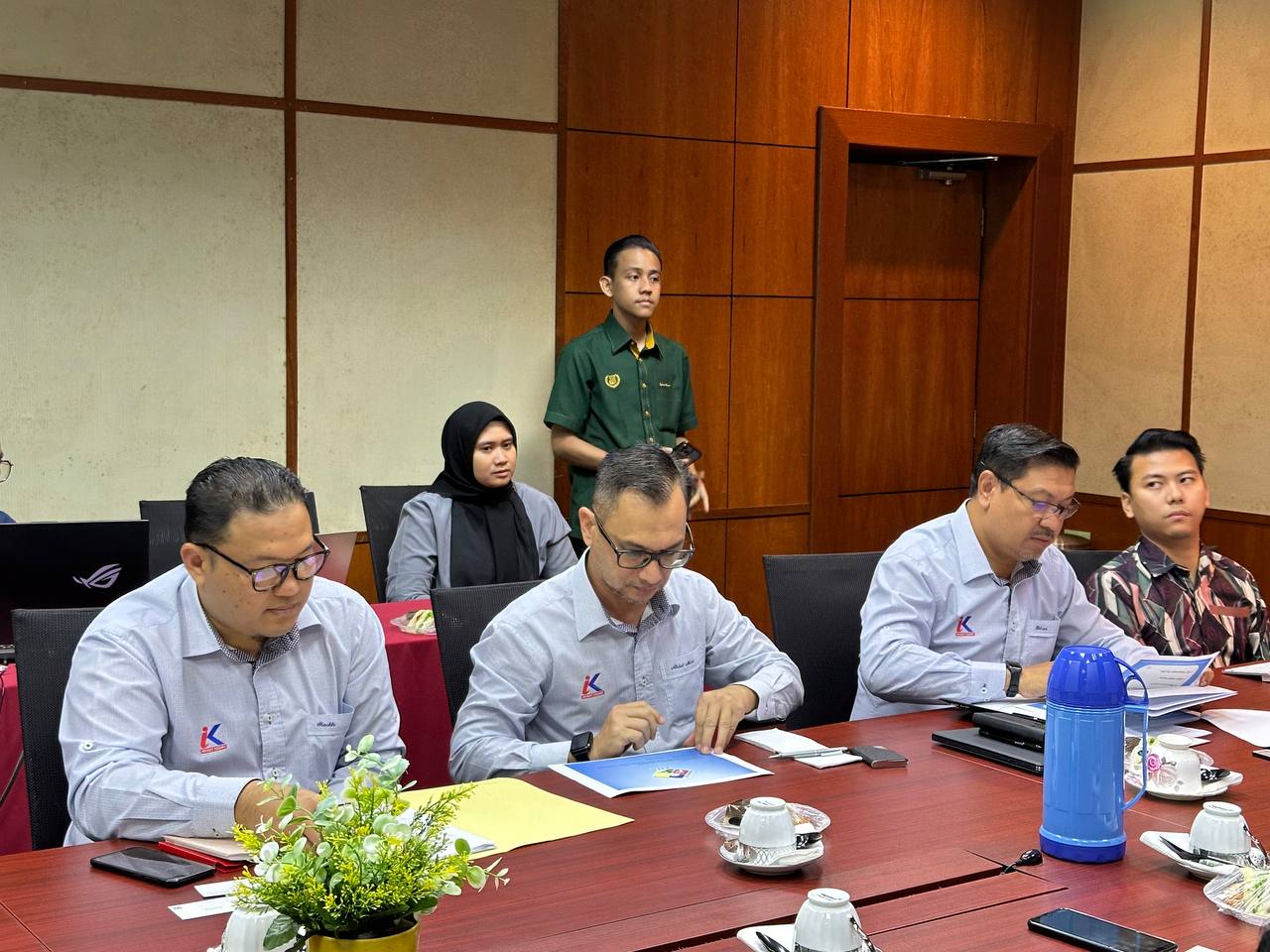 𝐌𝐞𝐞𝐭𝐢𝐧𝐠 𝐬𝐞𝐬𝐬𝐢𝐨𝐧 𝐰𝐢𝐭𝐡 𝐊𝐮𝐥𝐢𝐦 𝐈𝐧𝐝𝐮𝐬𝐭𝐫𝐢𝐚𝐥 𝐓𝐞𝐧𝐚𝐧𝐭𝐬 𝐀𝐬𝐬𝐨𝐜𝐢𝐚𝐭𝐢𝐨𝐧 (𝐊𝐈𝐓𝐀) 𝐚𝐭 ...