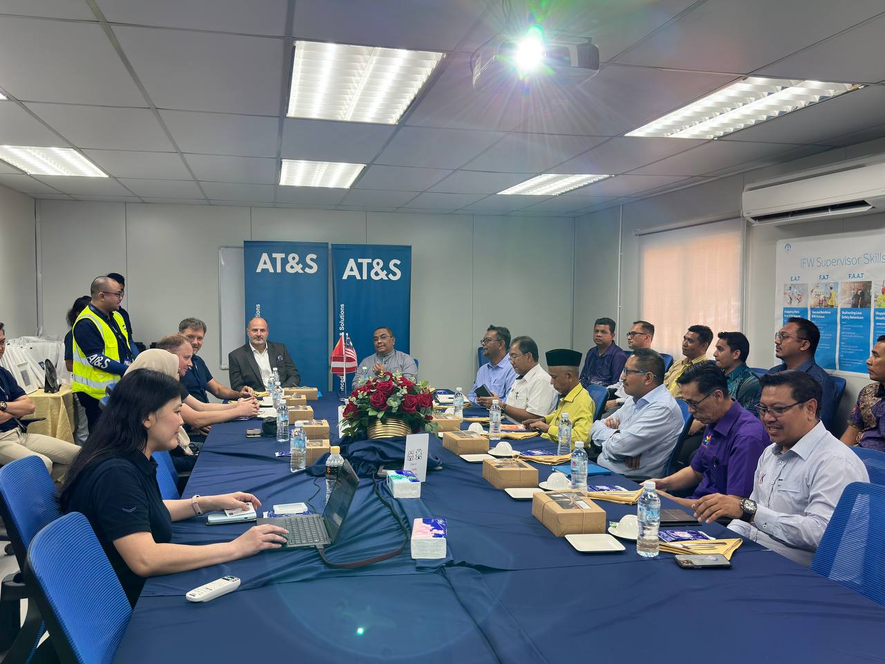 𝐖𝐨𝐫𝐤𝐢𝐧𝐠 𝐯𝐢𝐬𝐢𝐭𝐬 𝐭𝐨 𝐀𝐓&𝐒 𝐌𝐚𝐥𝐚𝐲𝐬𝐢𝐚, 𝐊𝐮𝐥𝐢𝐦 𝐇𝐢-𝐓𝐞𝐜𝐡 𝐏𝐚𝐫𝐤 (𝐊𝐇𝐓𝐏), 𝐊𝐮𝐥𝐢𝐦 ...